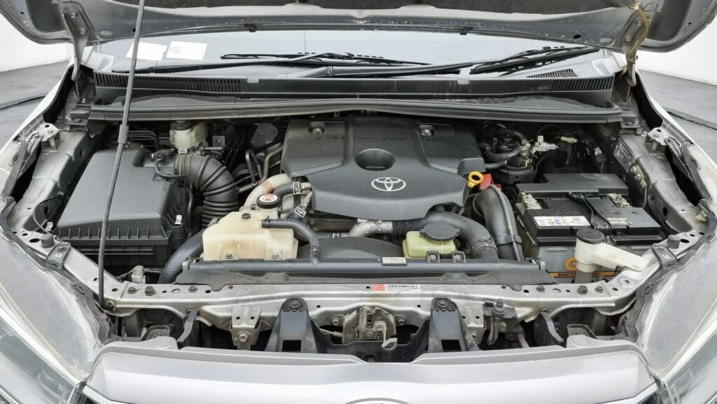 Pilih Mana Toyota Kijang Innova Bensin Atau Diesel? - Carsome Indonesia